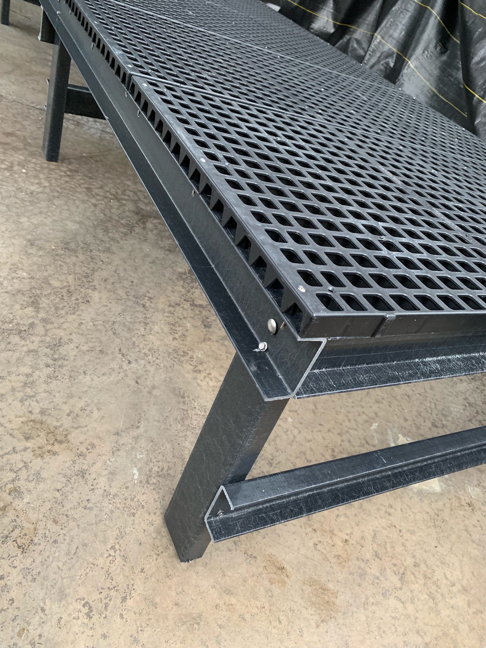 Advanced Benching Solutions – Greenhouse Benching Tables